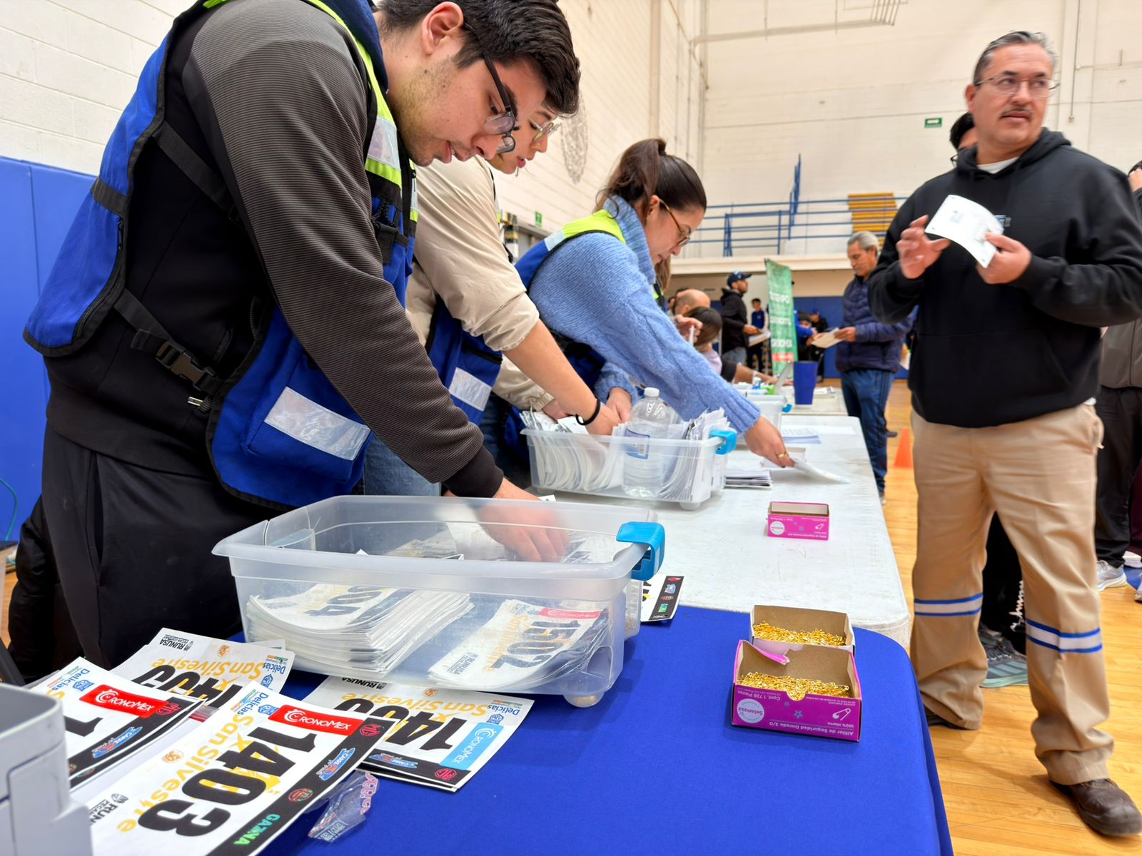 Gran afluencia en la entrega de kits de la 50 Edición de la Carrera San ...